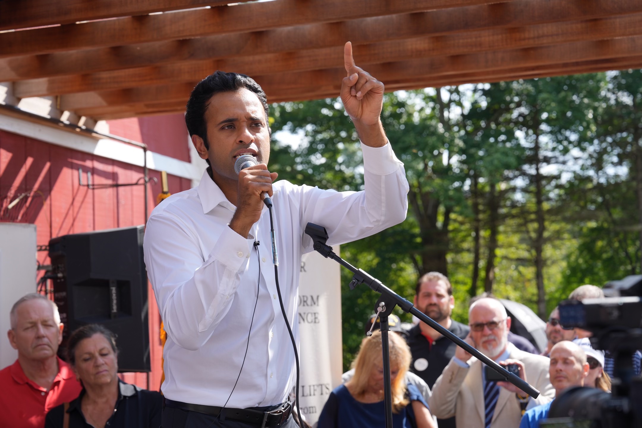 Ramaswamy Takes on Federal Bureaucracy at “No B.S. BBQ” in Rye - NH Journal